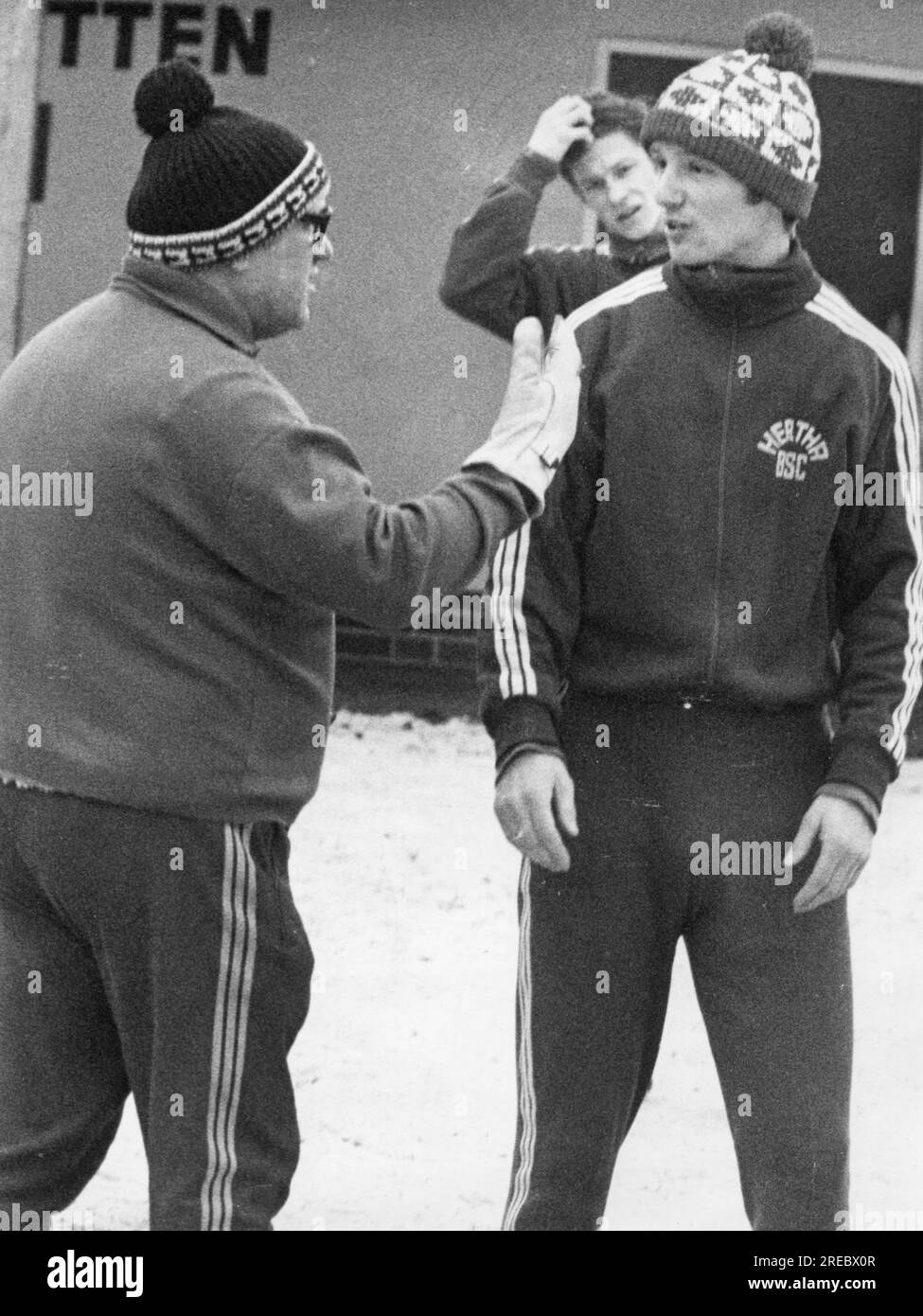Football soccer players player Black and White Stock Photos & Images ...