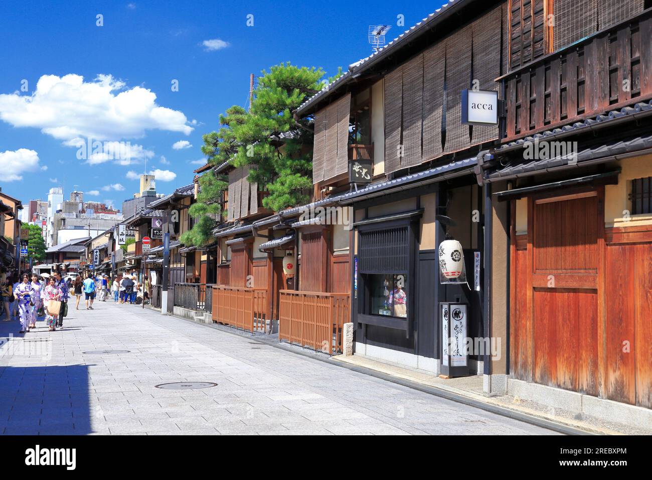 Alley in gion hi-res stock photography and images - Alamy