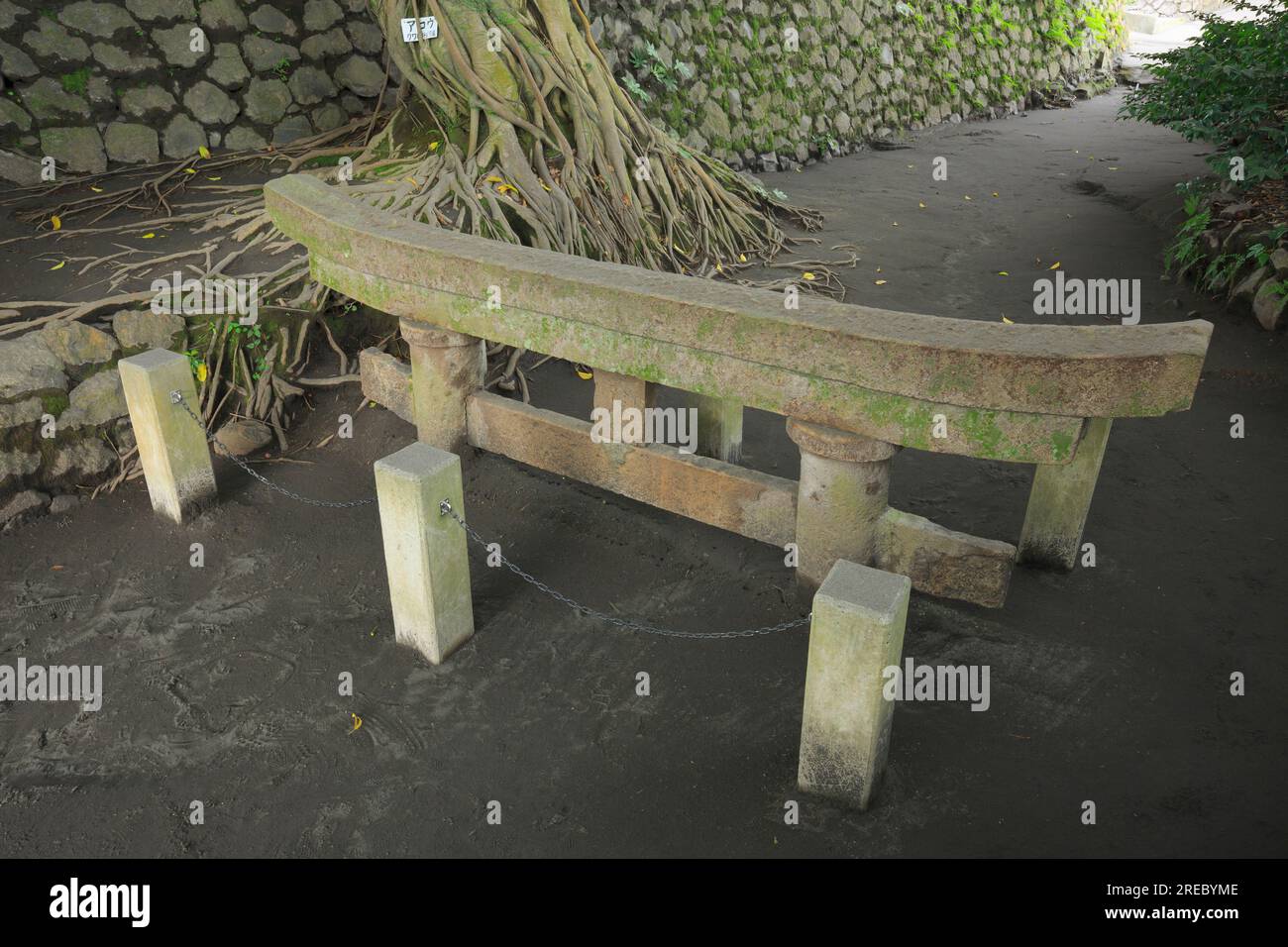 Kurokamimoibotsu torii hi-res stock photography and images - Alamy