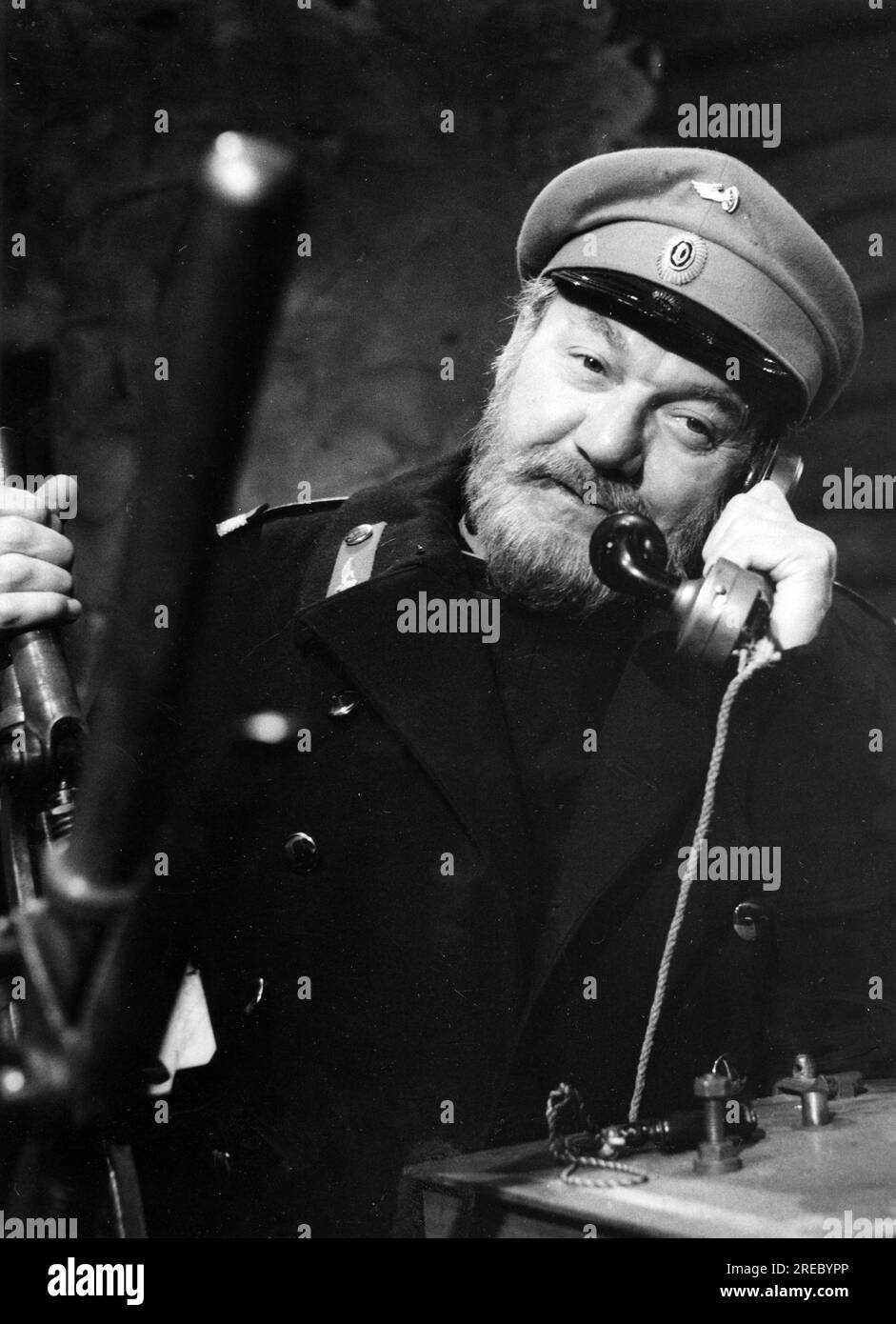 Weiher, Erich, 23.7.1893 - 7.3.1972, German actor, as station master ...