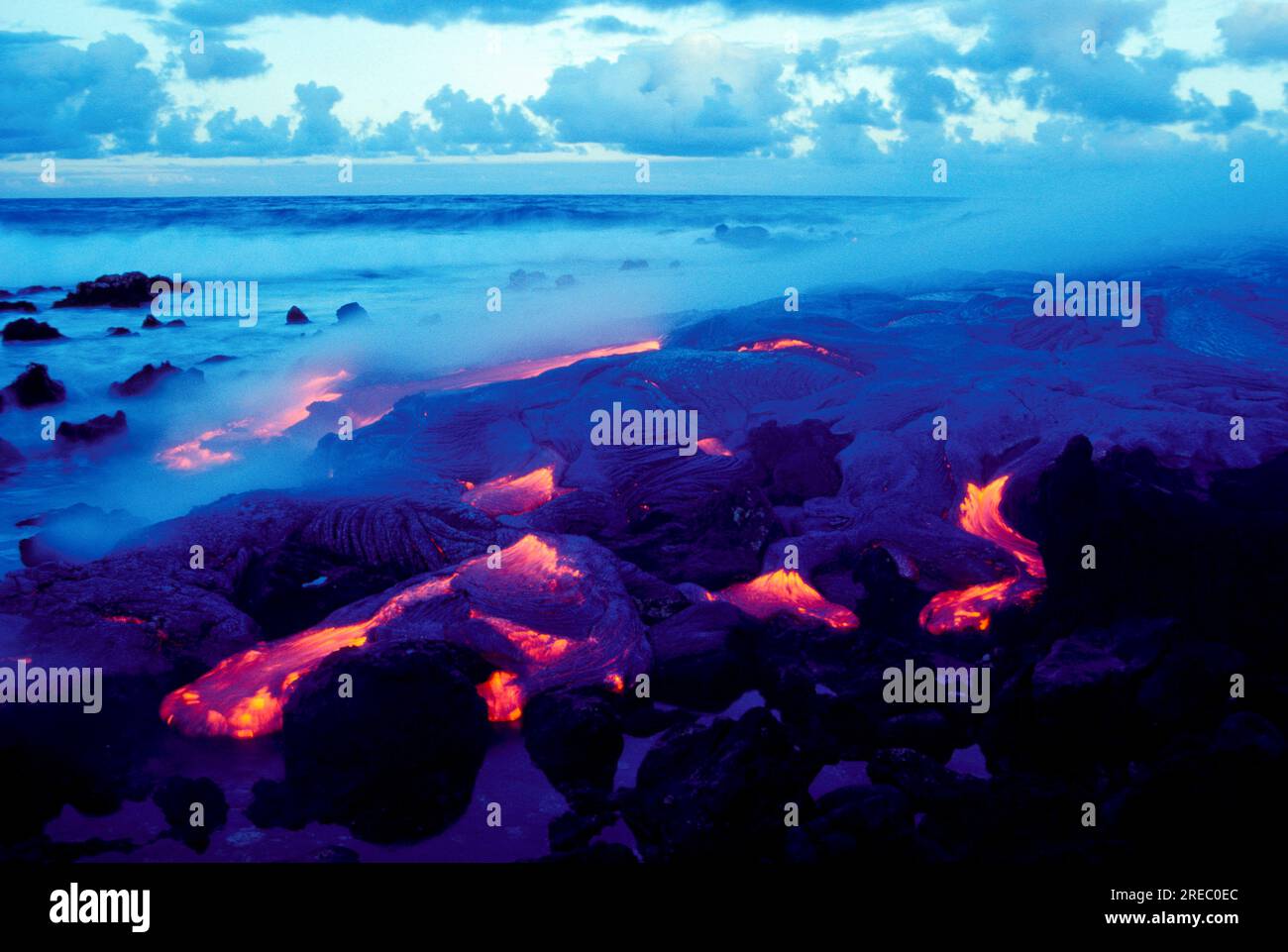 Kilauea lava flowing into the ocean at Hawaii volcanoes national park ...