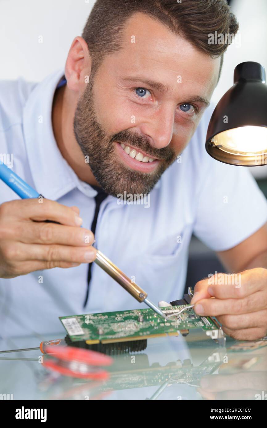 Soldering connections hi-res stock photography and images - Alamy