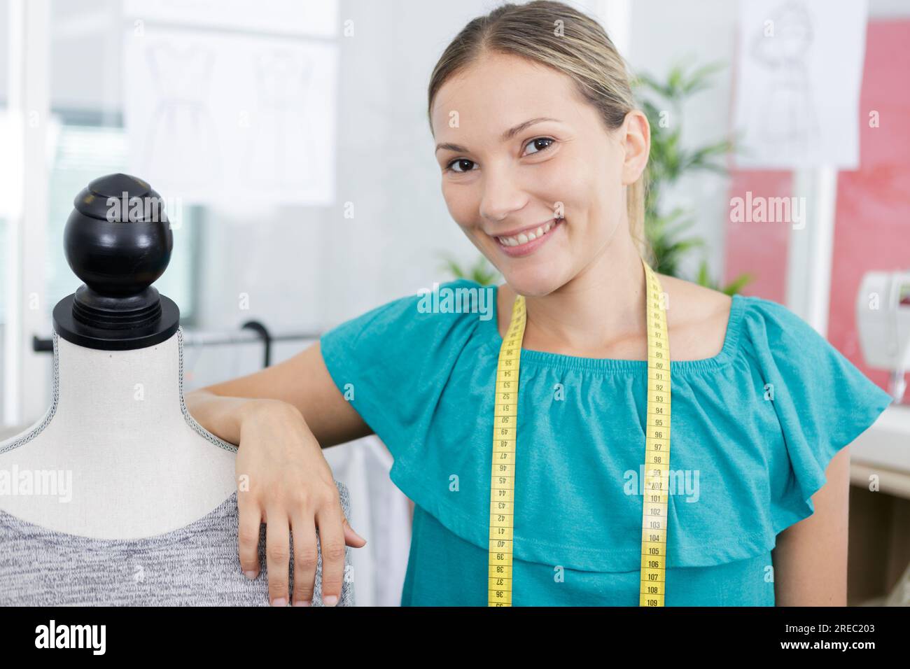 Tailor posing mannequin hi-res stock photography and images - Alamy