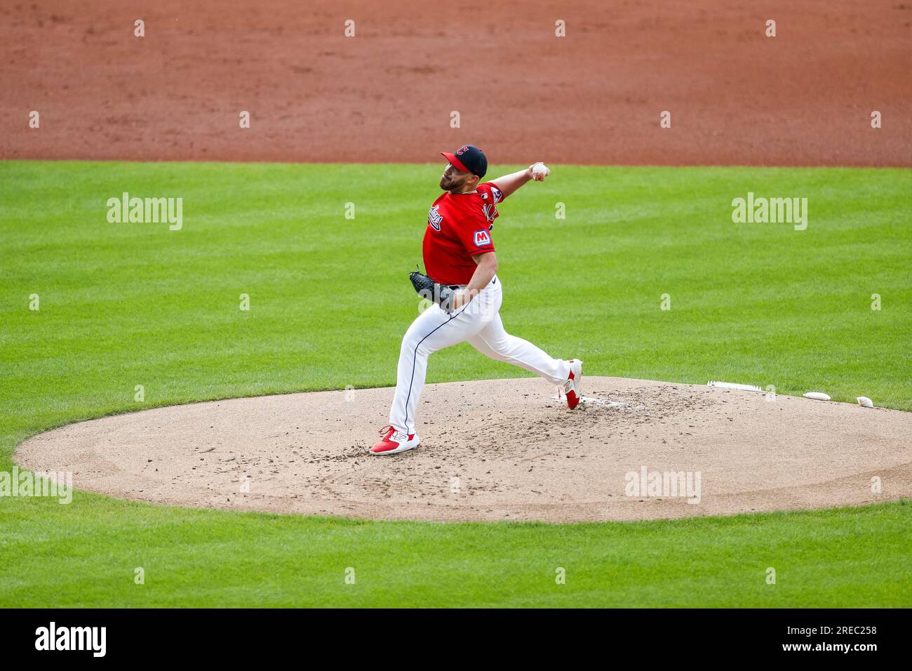 Cleveland Guardians starting pitcher Aaron Civale (43) throws to the ...