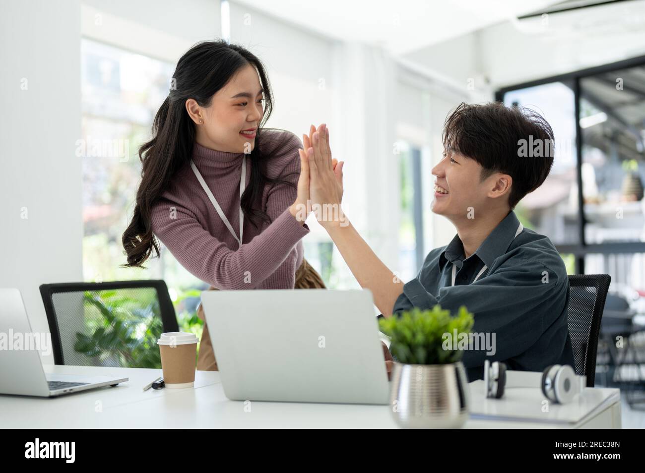 Male female talking cheer up hi-res stock photography and images - Alamy