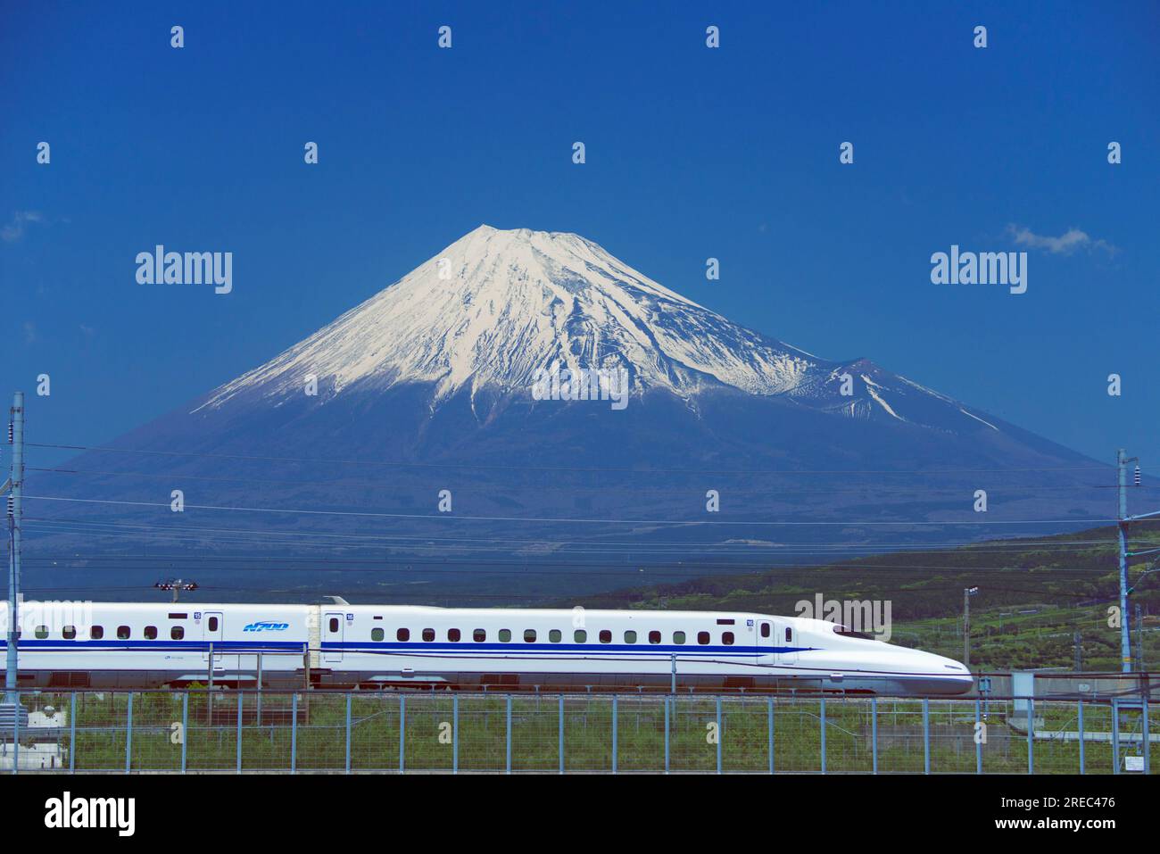 Shinkansen bullet train, sea hi-res stock photography and images - Alamy