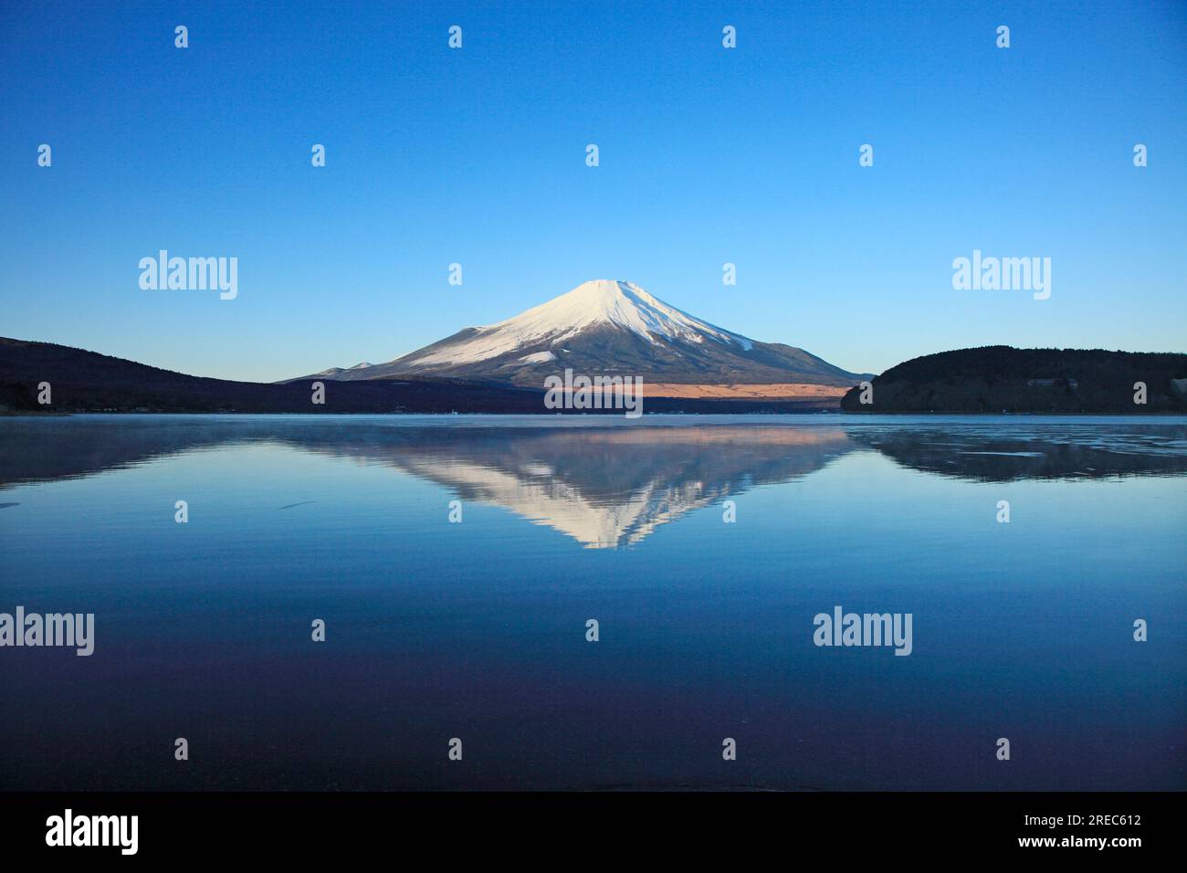 Reverse Fuji and Lake Yamanakako Stock Photo - Alamy