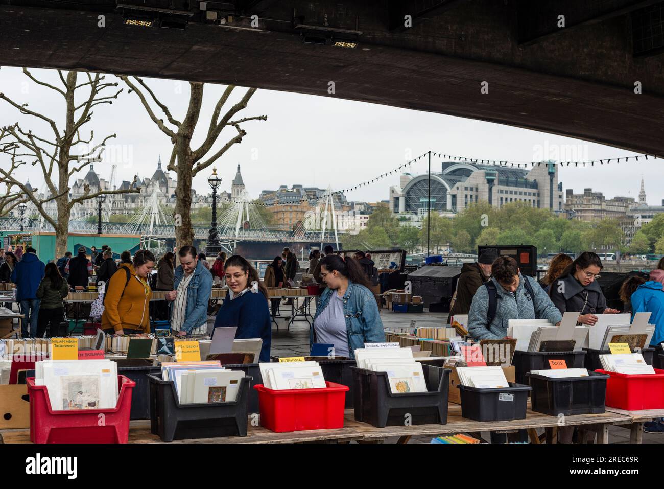 Buying and selling books hi-res stock photography and images - Alamy