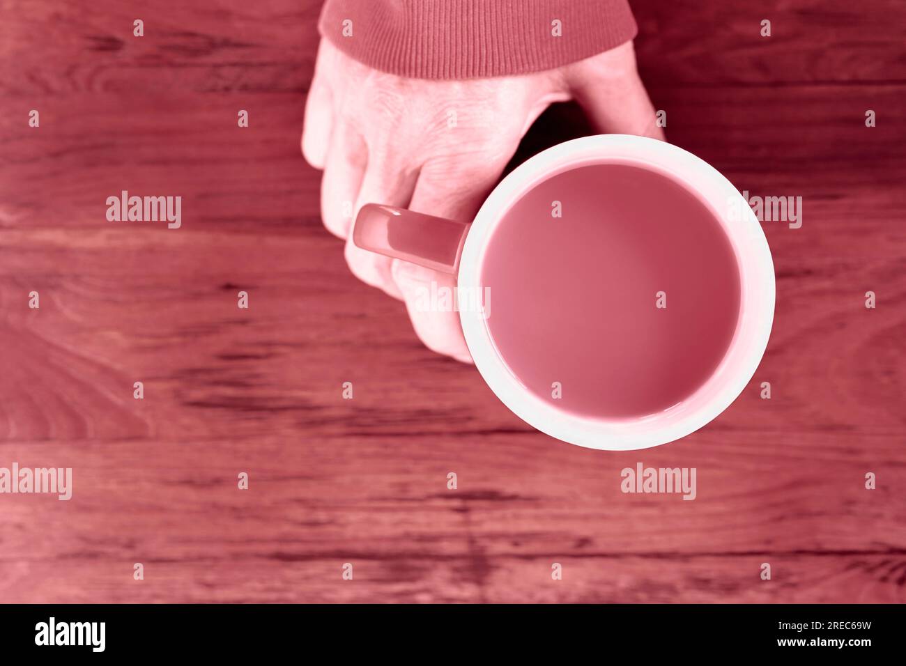 Human hand holding mug hi-res stock photography and images - Alamy