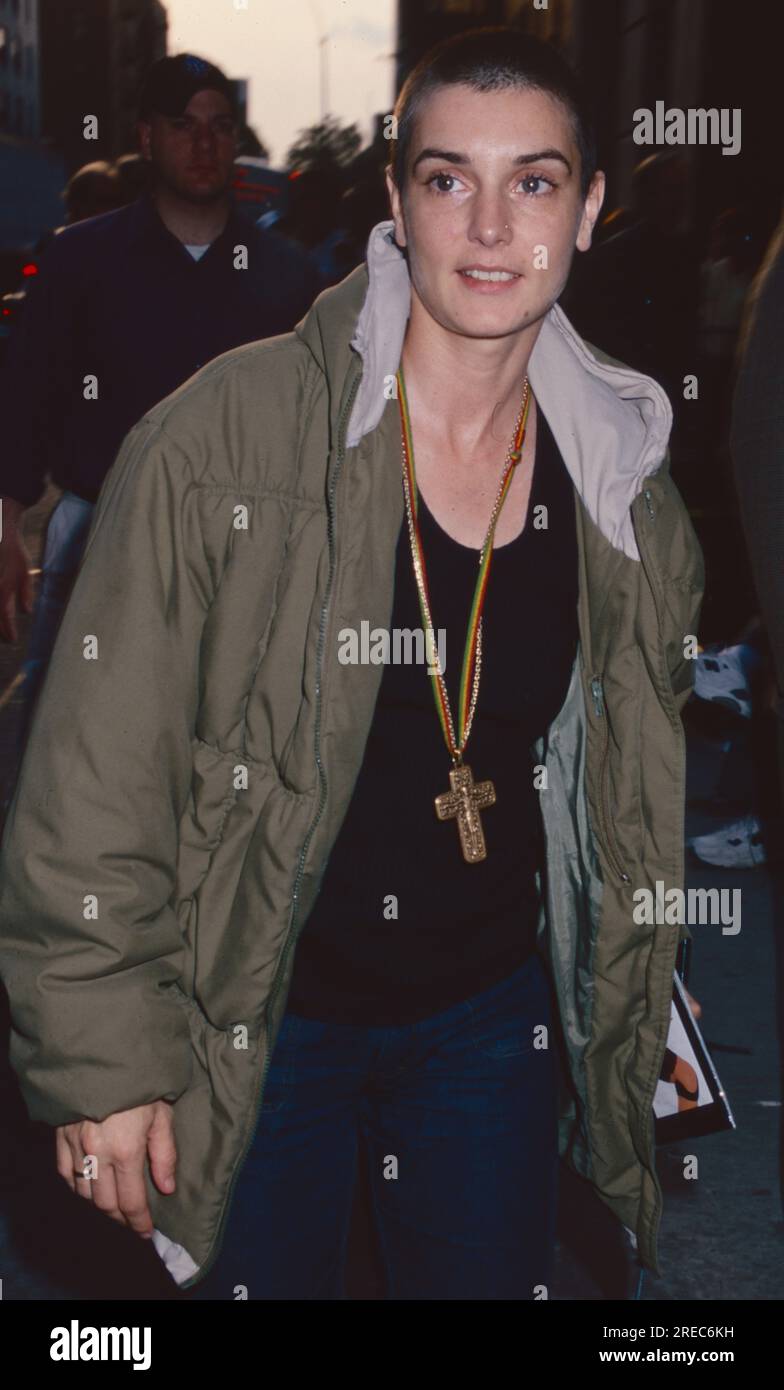 Sinead oconnor 2000 hi-res stock photography and images - Alamy