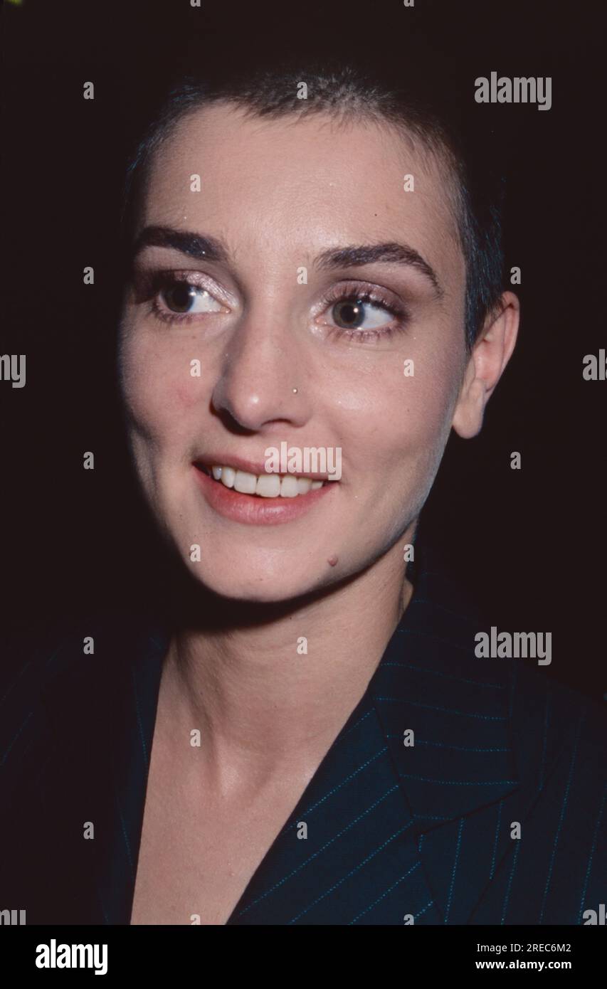 Sinead oconnor 2000 hi-res stock photography and images - Alamy