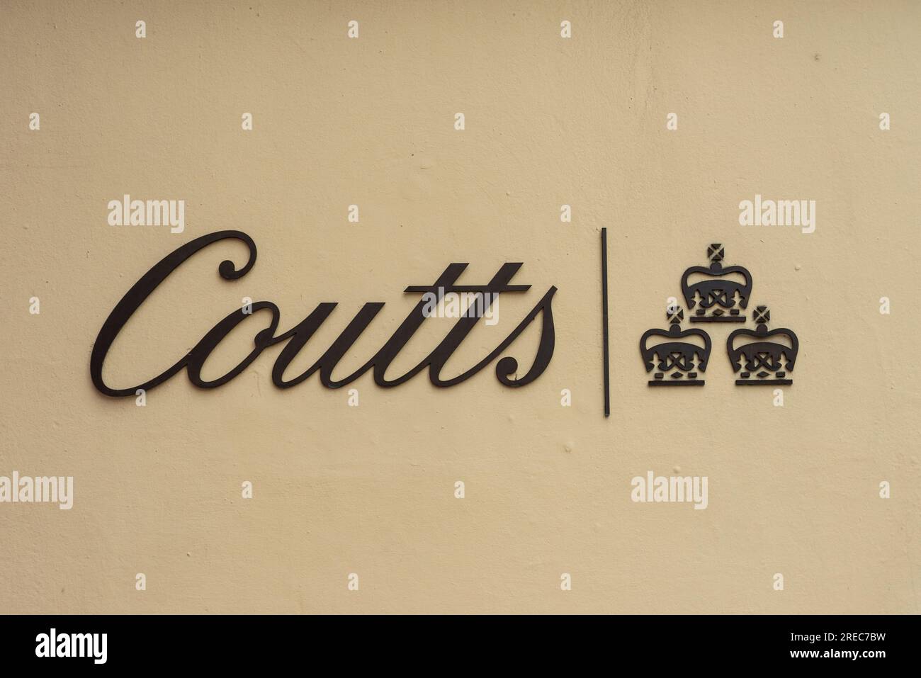 Coutts bank sign logo hi-res stock photography and images - Alamy