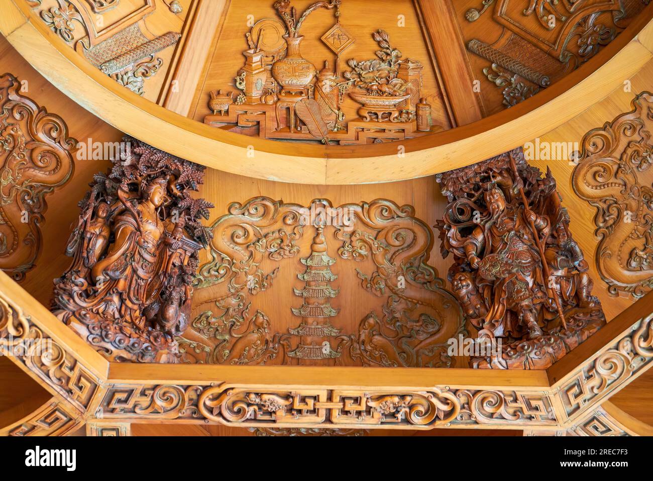 Brilliant and luxurious Chinese-style building with gold wood carving ...