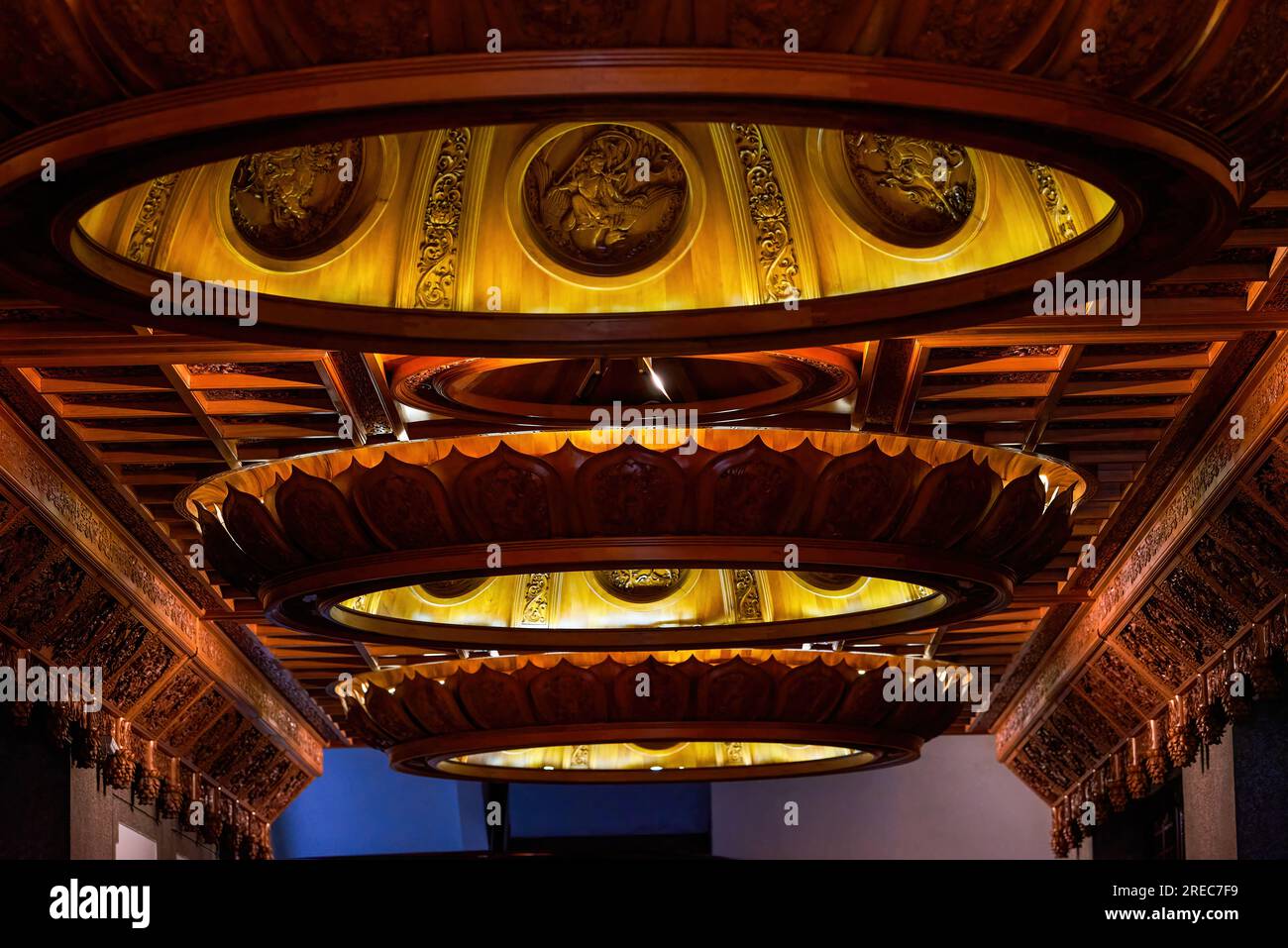 Brilliant and luxurious Chinese-style building with gold wood carving ...