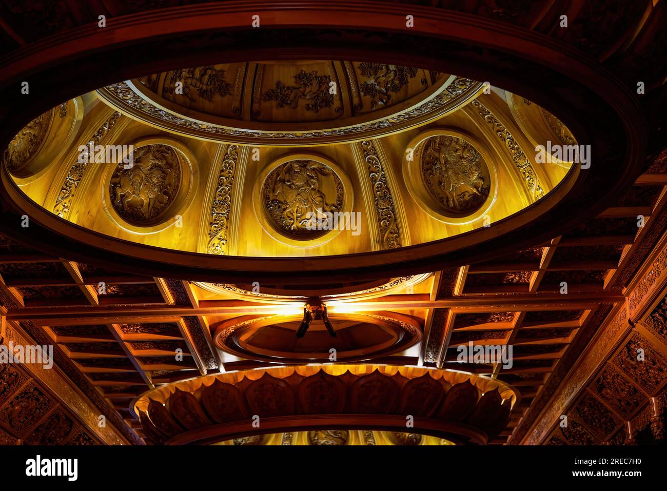 Brilliant and luxurious Chinese-style building with gold wood carving ...