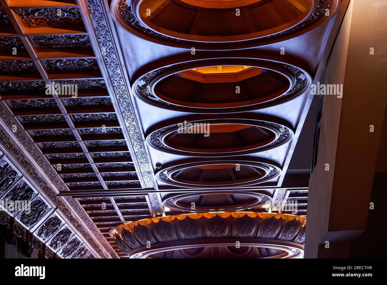 Brilliant and luxurious Chinese-style building with gold wood carving ...