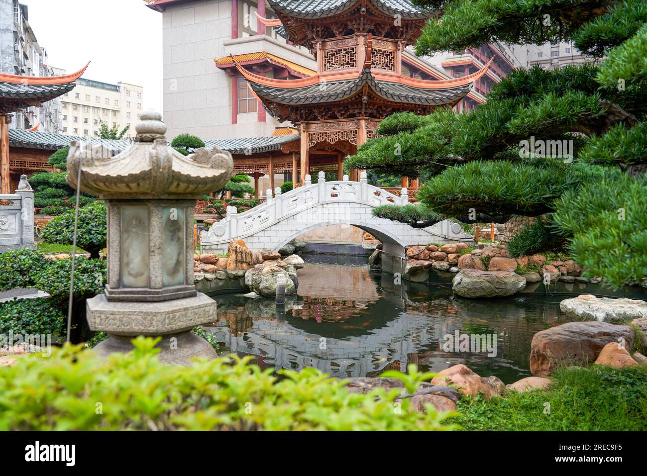 Luxurious Chinese classical garden garden scenery and ancient buildings ...