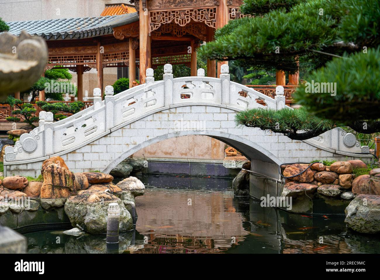 Luxurious Chinese classical garden garden scenery and ancient buildings ...