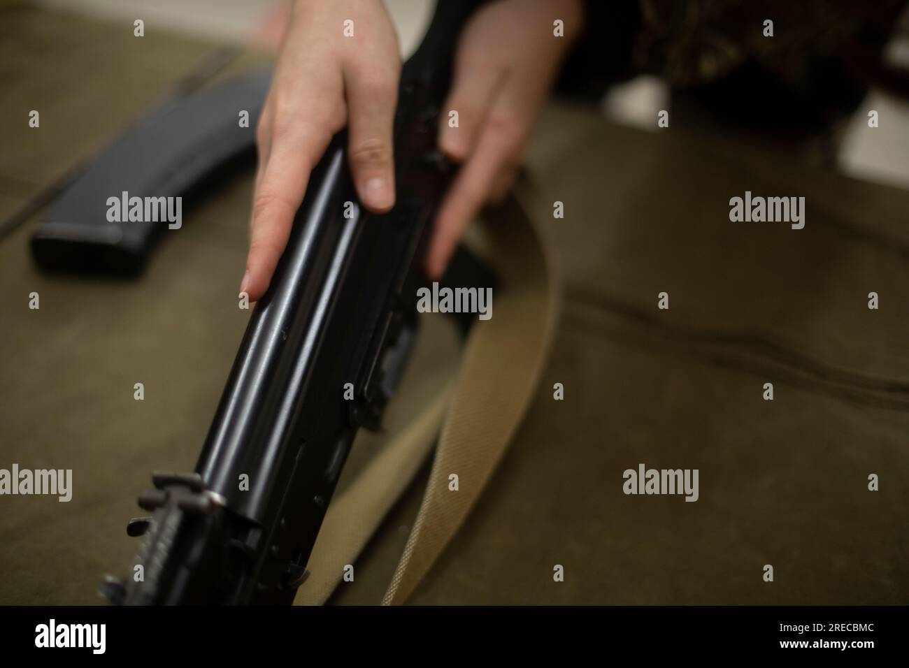 Handling of weapons. Military training. Assembly of Russian assault ...