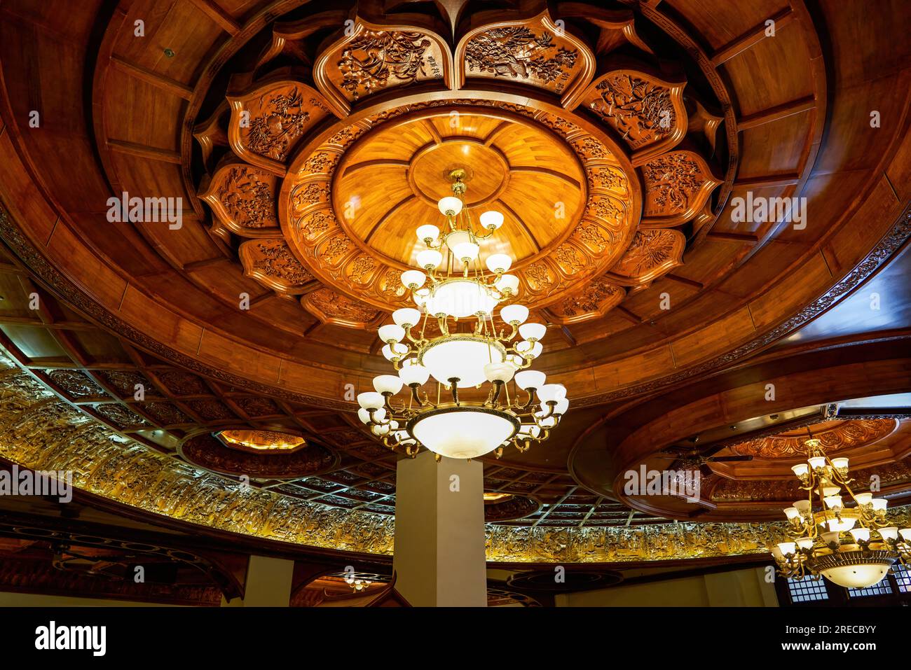 Large chandelier in Chinese style luxury interior decoration design ...