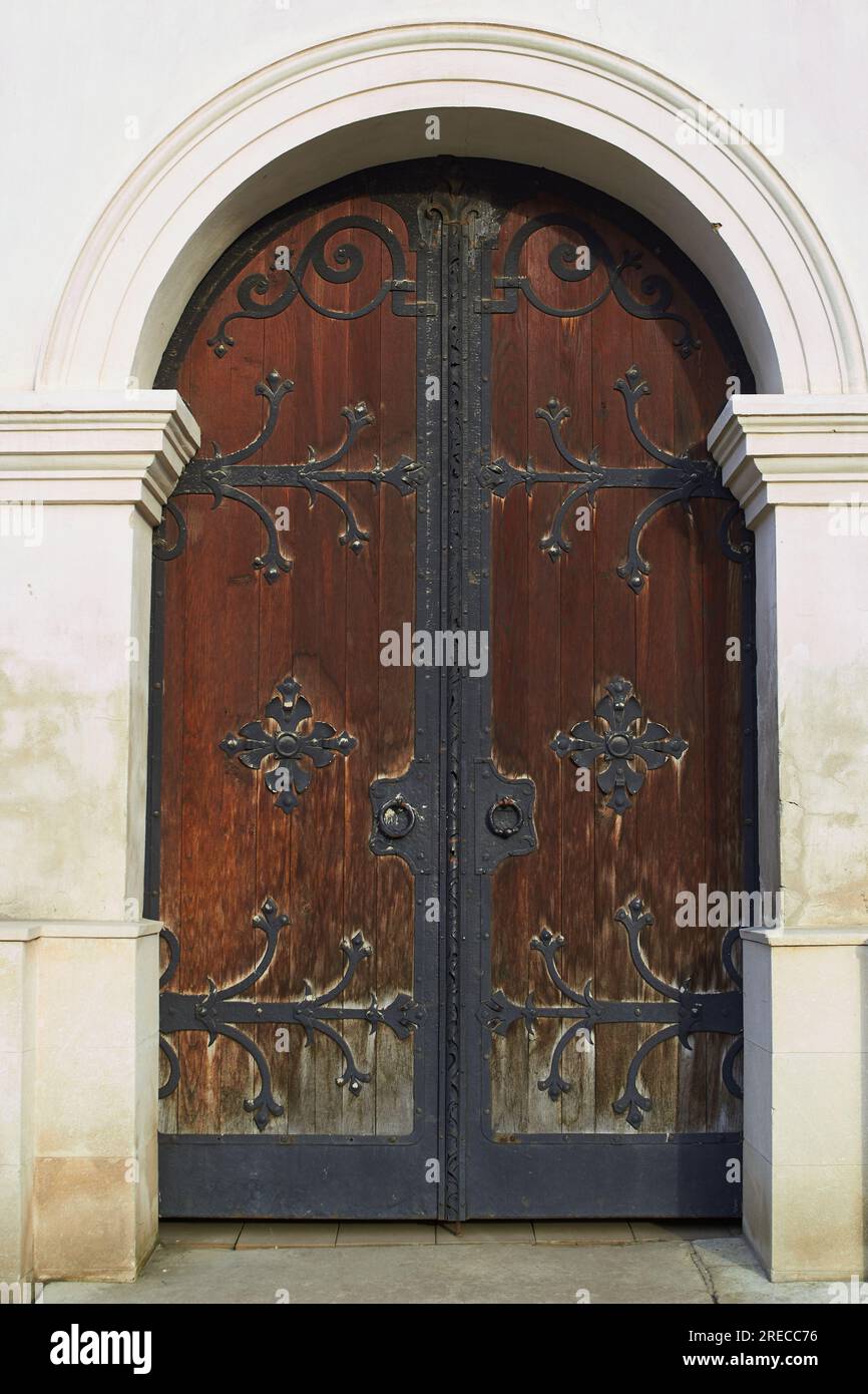 Medieval castle doors hi-res stock photography and images - Alamy