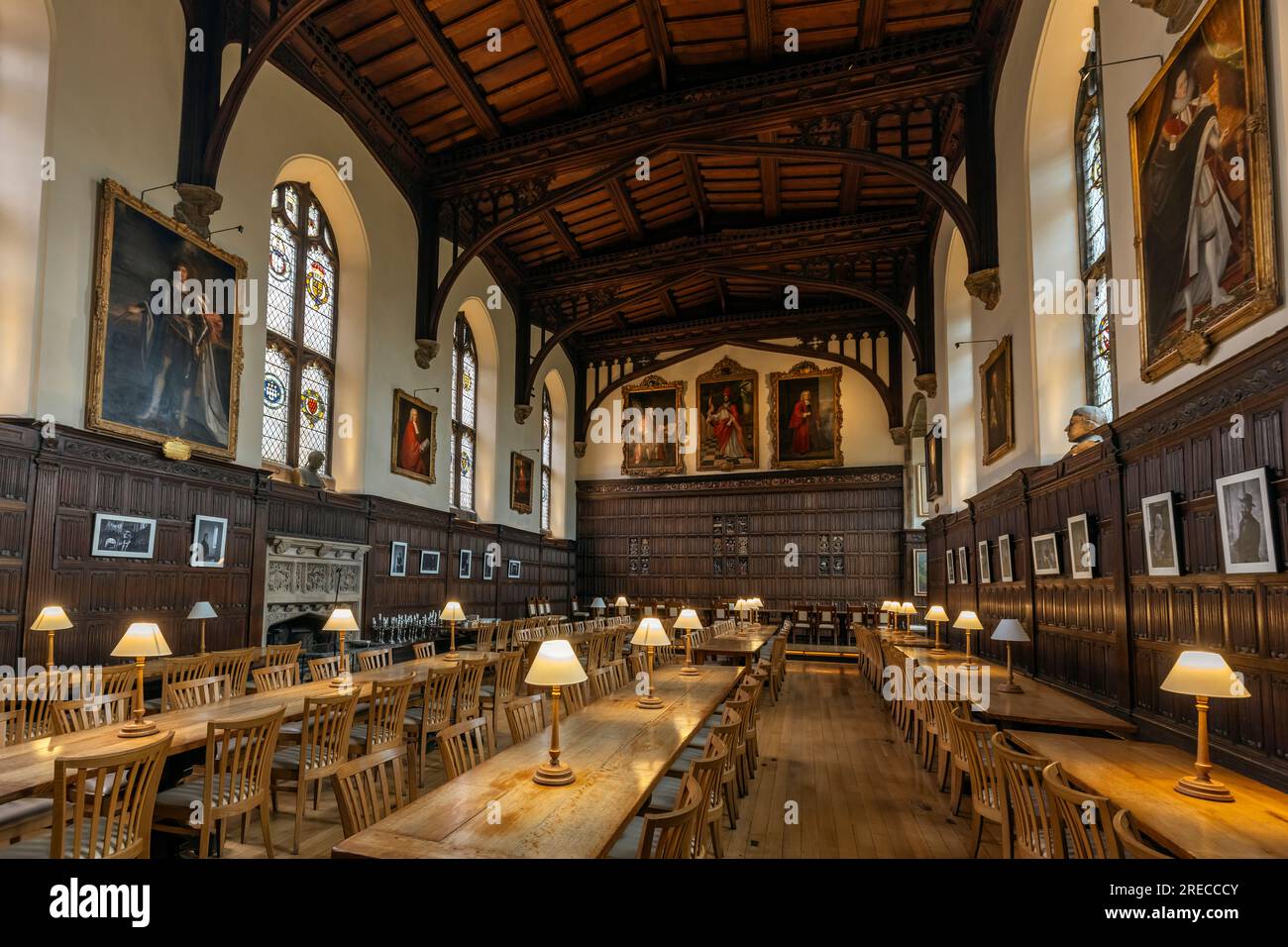 The historic dining hall at Magdalen College, University of Oxford ...