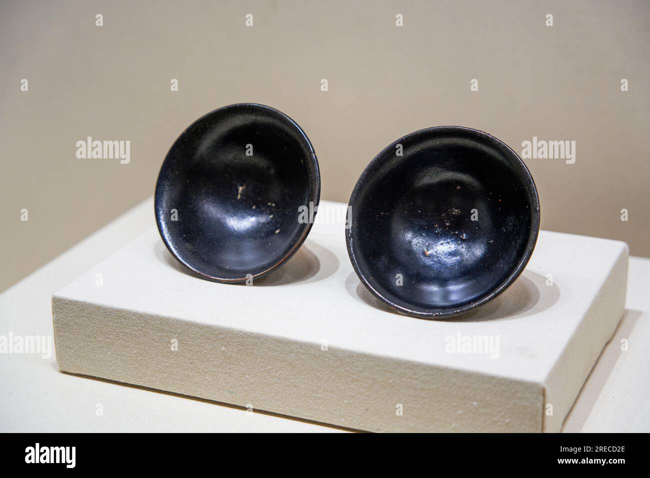 Exquisite ancient Chinese glazed ceramic dinner plate Stock Photo - Alamy