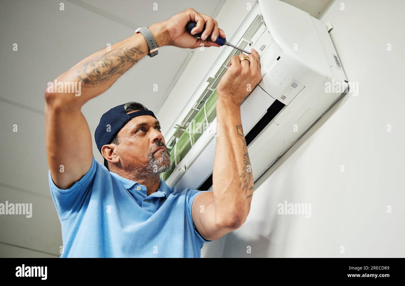 Ac employee hi-res stock photography and images - Alamy