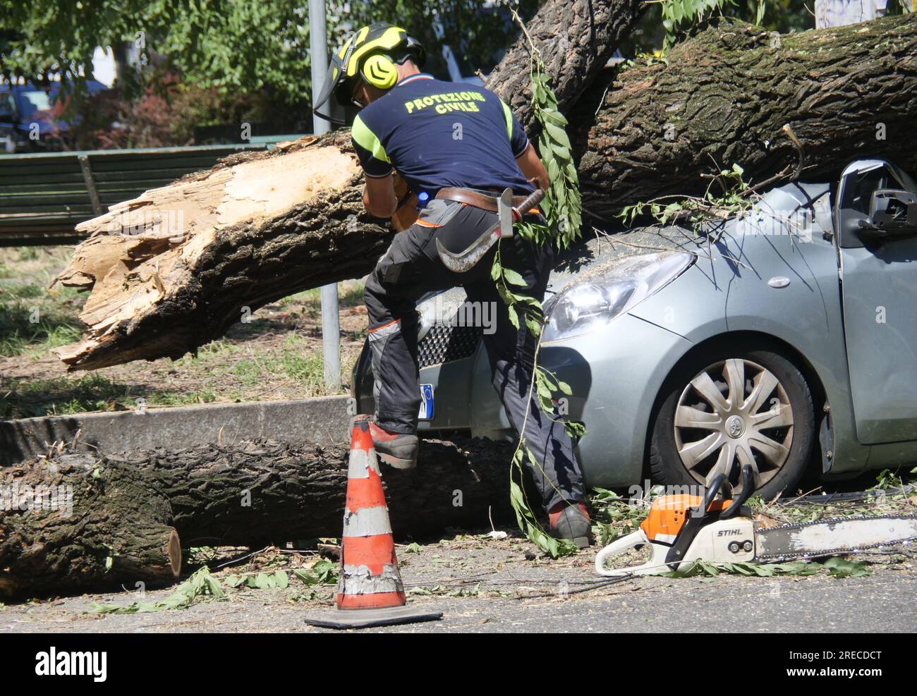 Civil protection operators at work with a chainsaw to free the cars ...