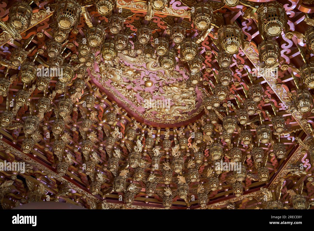 Brilliant and luxurious Chinese-style building with gold wood carving ...