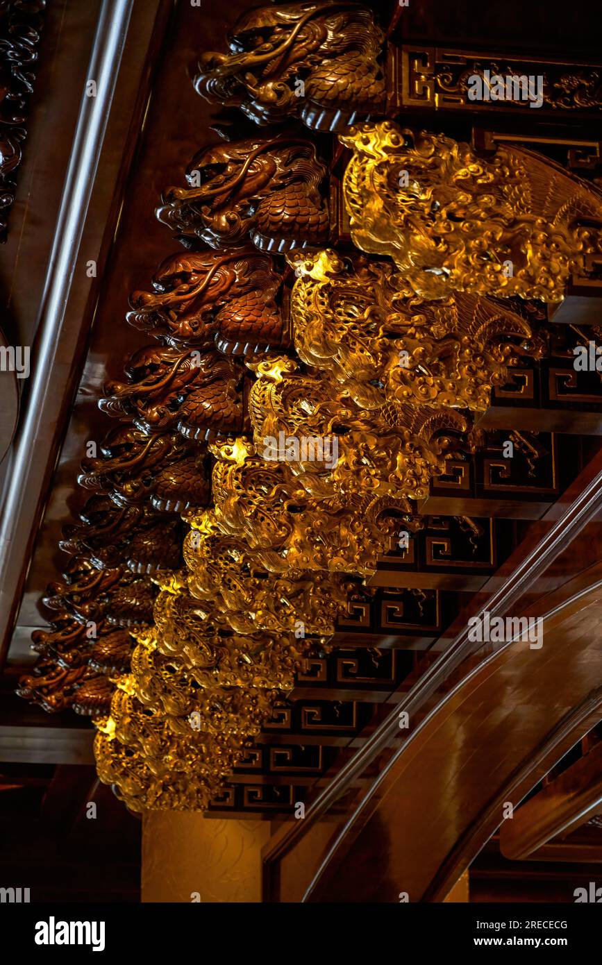 Brilliant and luxurious Chinese-style building with gold wood carving ...