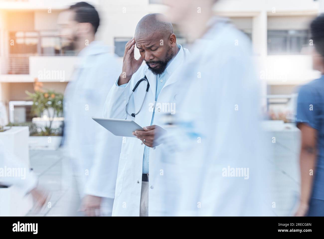 Tired surgeon consultant hospital hi-res stock photography and images ...