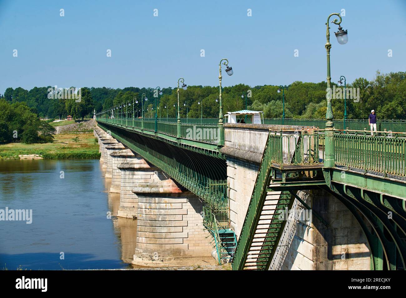 Canal lateral a la loire hi-res stock photography and images - Alamy