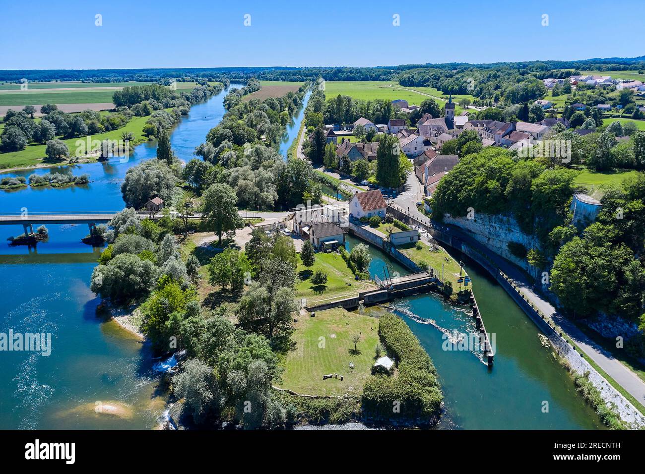 Villages du canal hi-res stock photography and images - Alamy