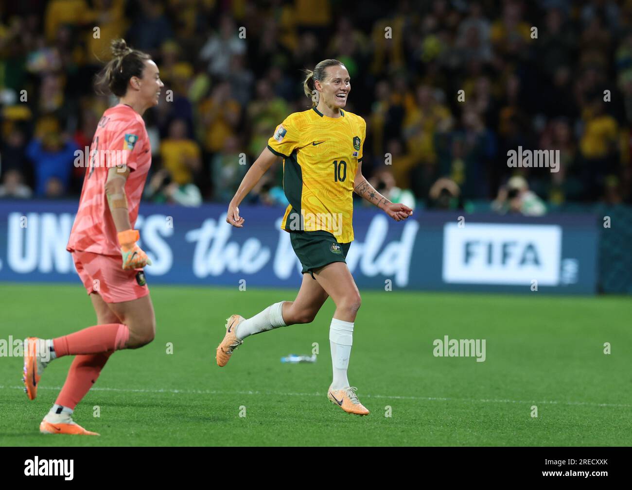 Brisbane, Australia. 27th July, 2023. Emily Van Egmond (R) of Australia ...