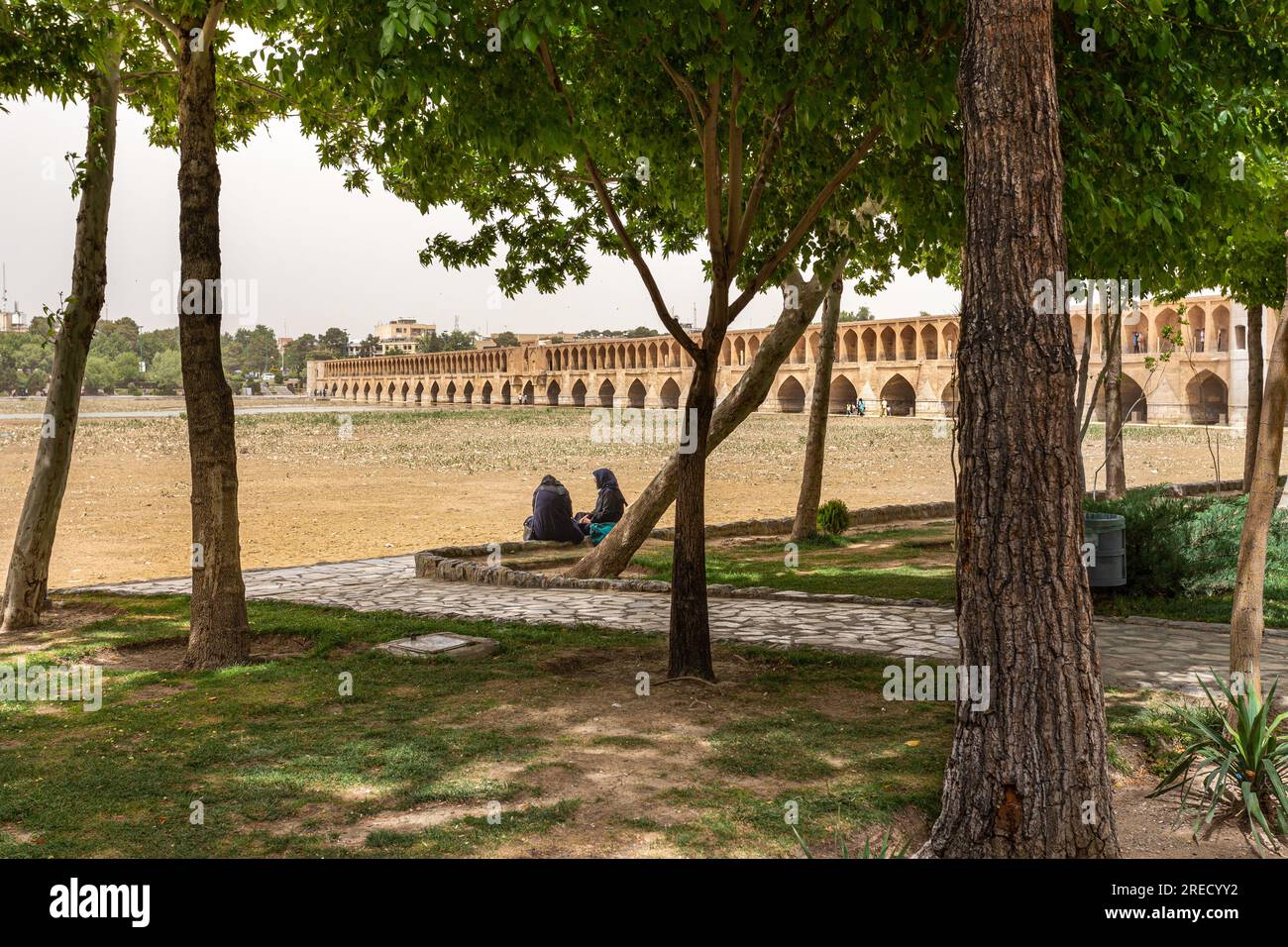 The historic Si-o-se-pol Bridge over the Zayanderud river in Isfahan ...