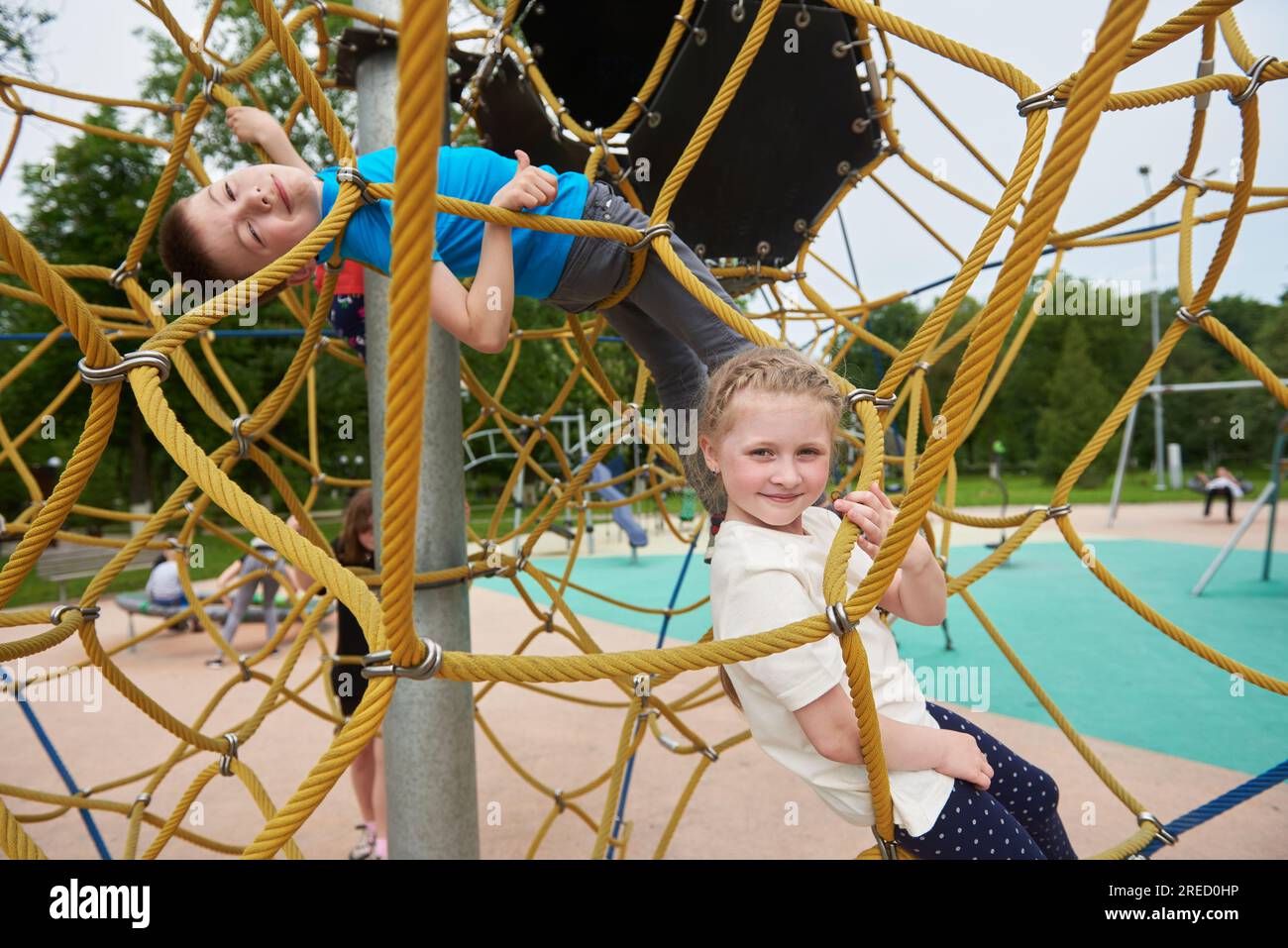 Boy and girl having fun at the ropes playground Stock Photo - Alamy