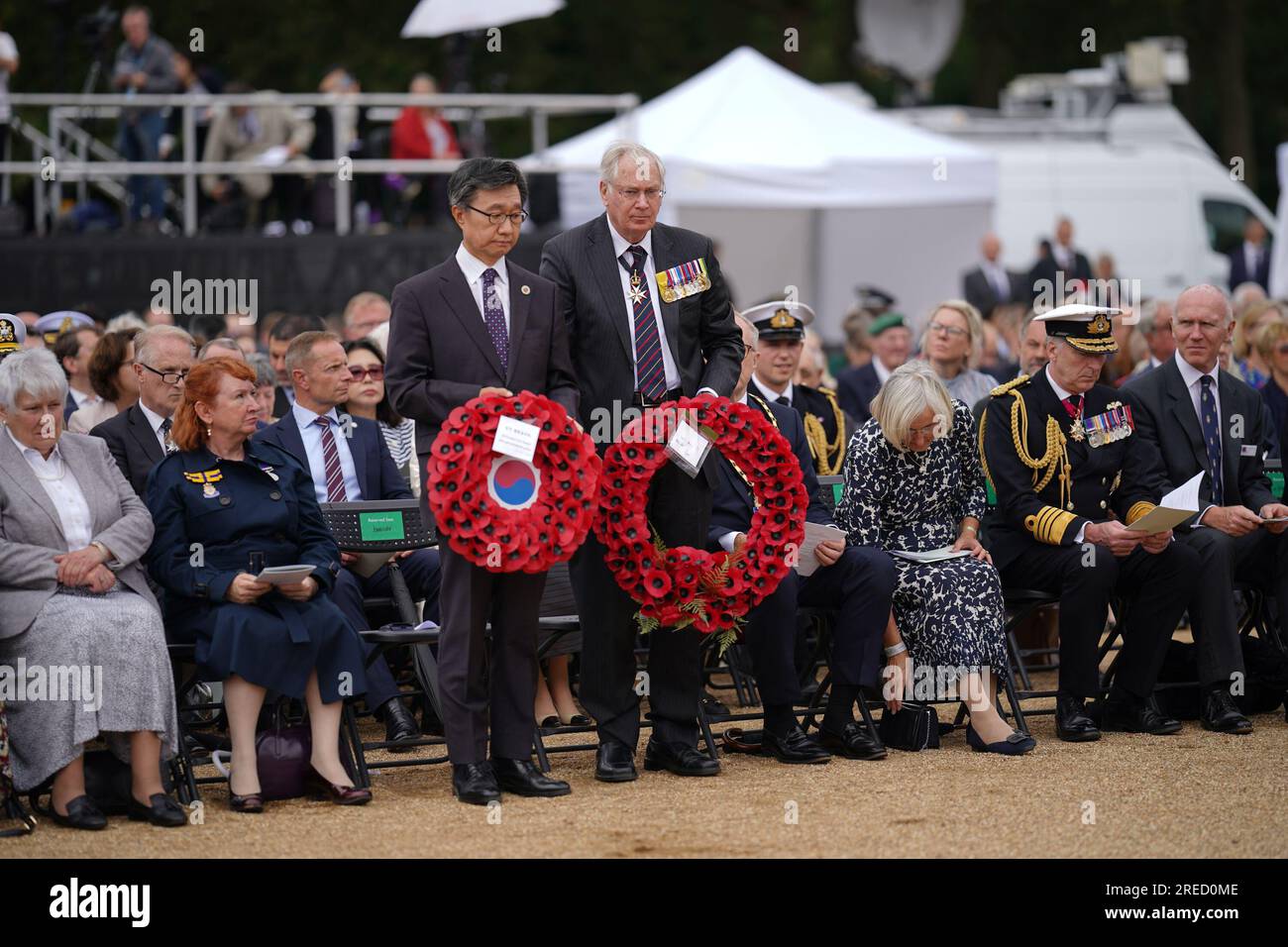 The Ambassador of the Republic of Korea to the UK, Yoon Yeocheol (left ...