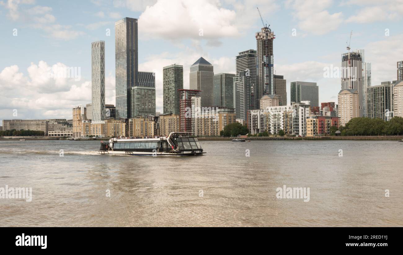 Skyscraper buildings and skyline at Canary Wharf, Isle of Dogs, London ...