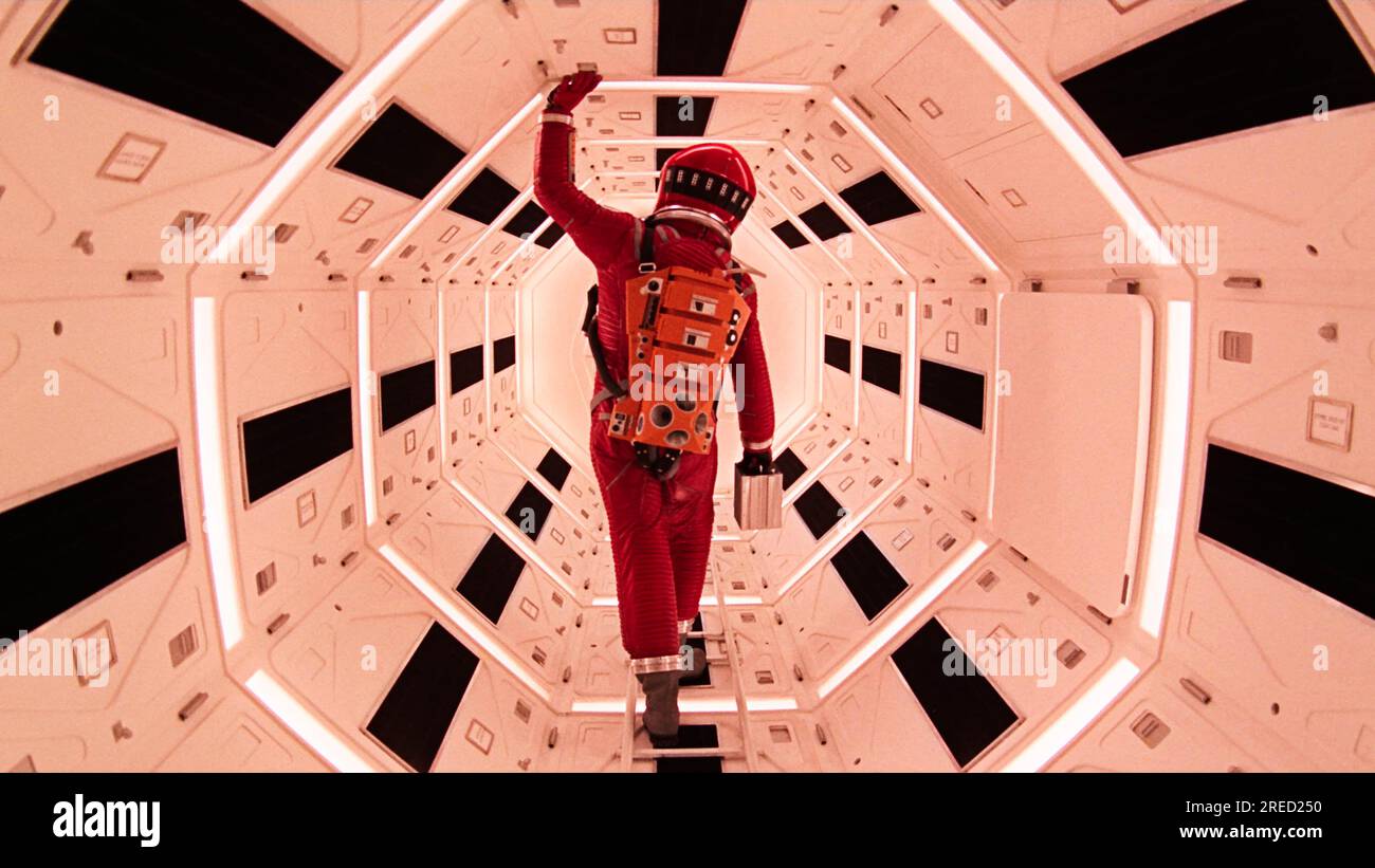 2001: A SPACE ODYSSEY (1968), directed by STANLEY KUBRICK. Credit: M.G ...