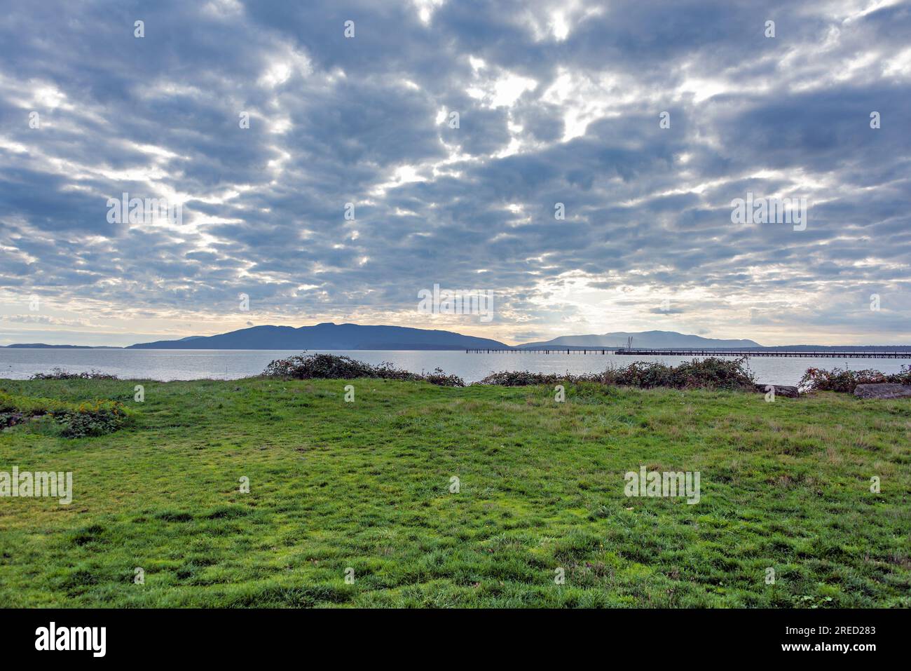 Extended overview of the Pacific ocean bay in Belingham, Washington ...