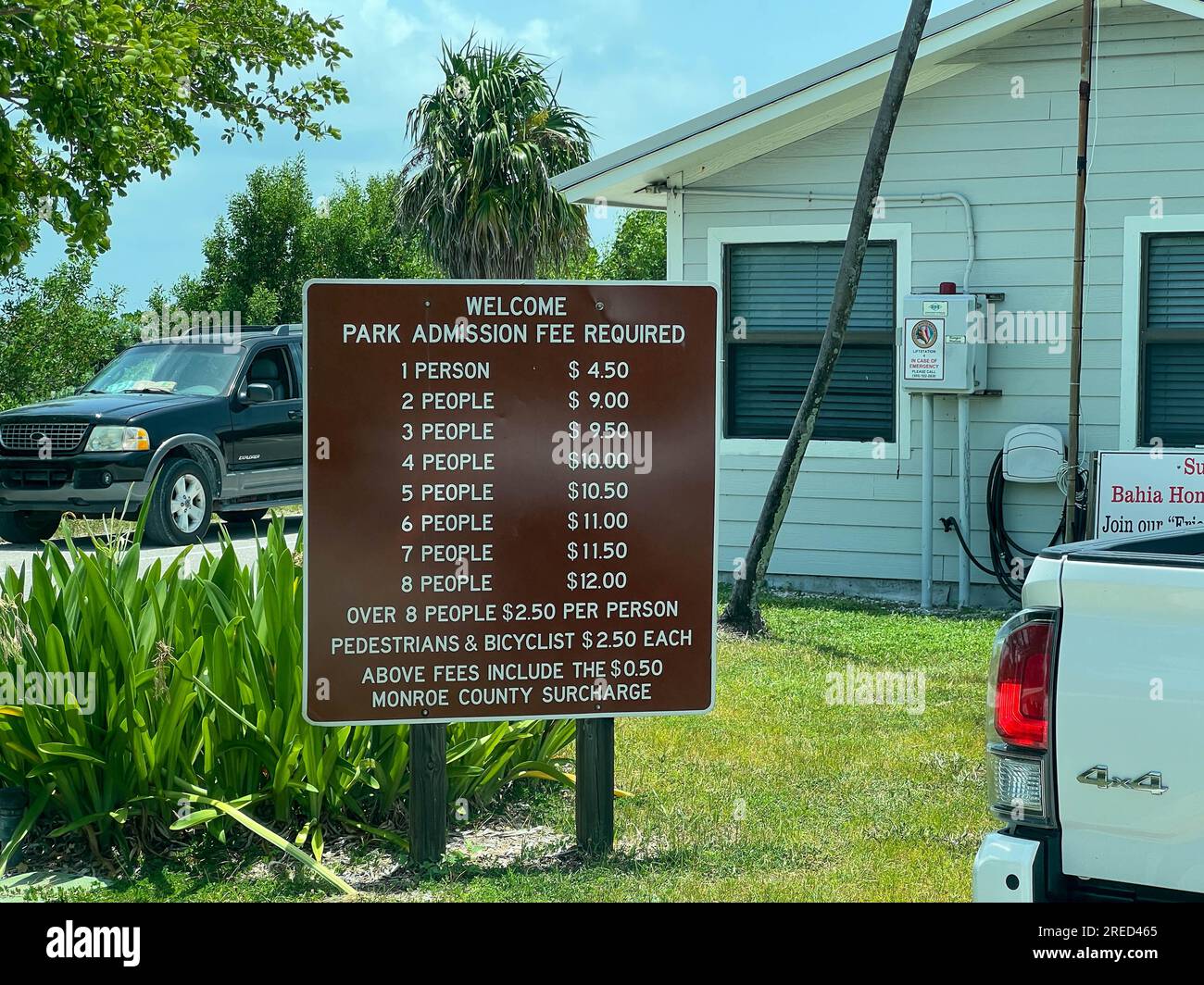 Entrance fees sign hi-res stock photography and images - Alamy