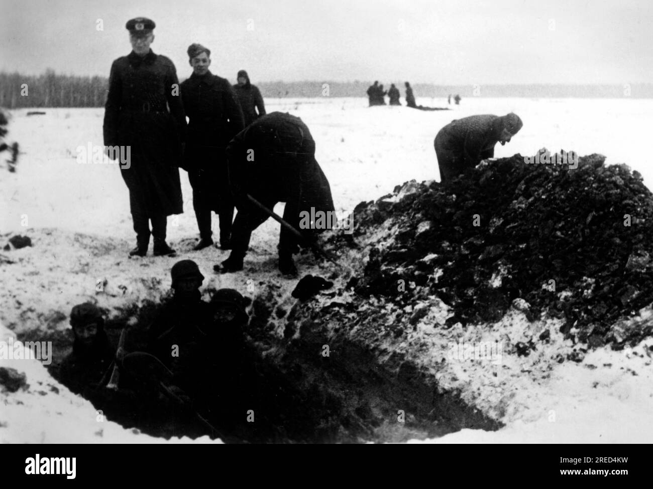 German soldiers building earth bunkers near Saurmino. Photo ...