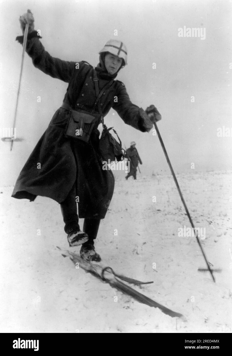 German soldier on skis near Obuchowa on the Eastern Front. Photo: Kühn ...