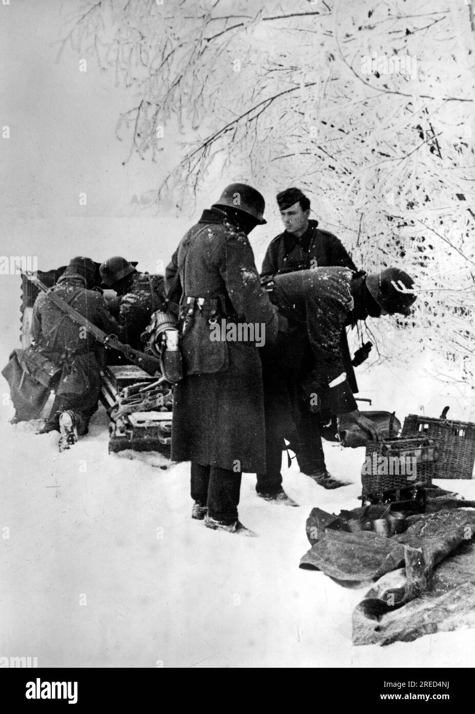 German infantry gun supports an attack on the Eastern Front. Photo ...