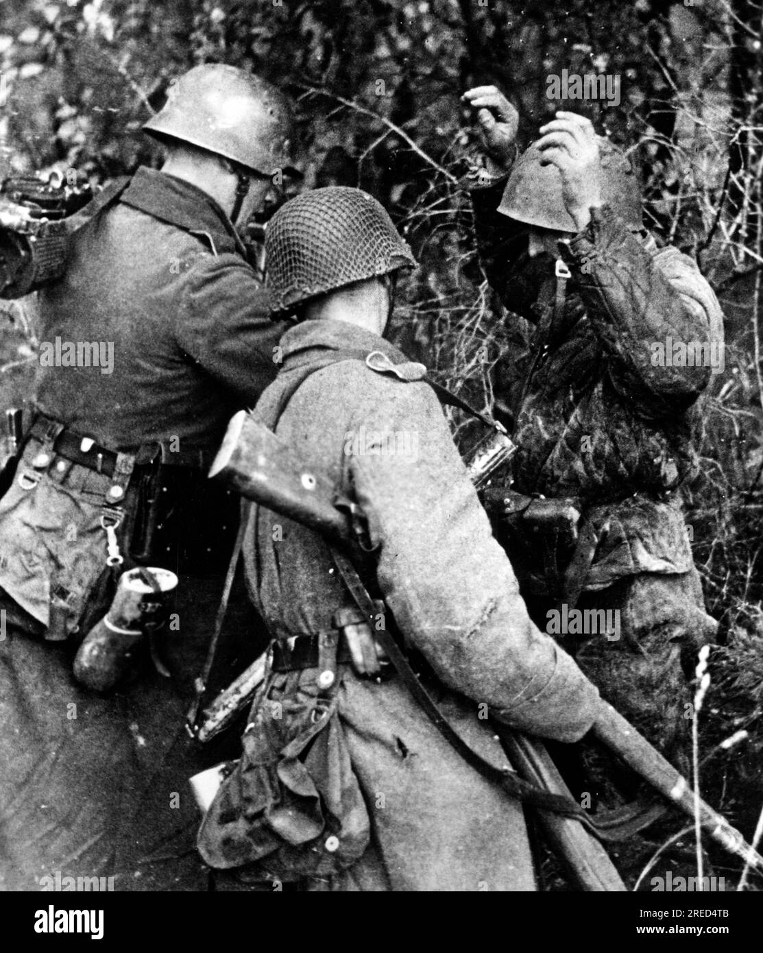 Soviet infantryman hi-res stock photography and images - Alamy