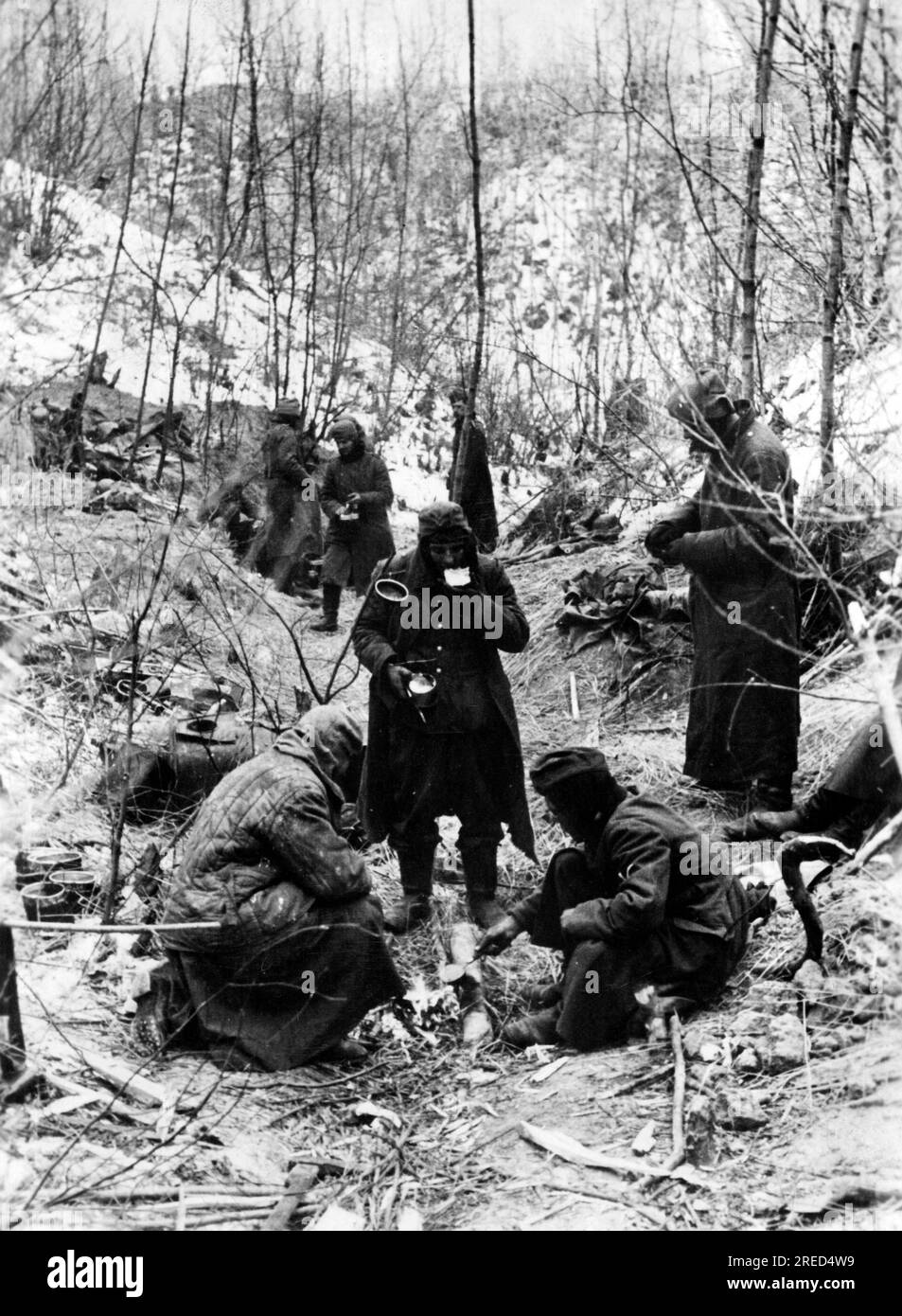 German soldiers eating hi-res stock photography and images - Alamy