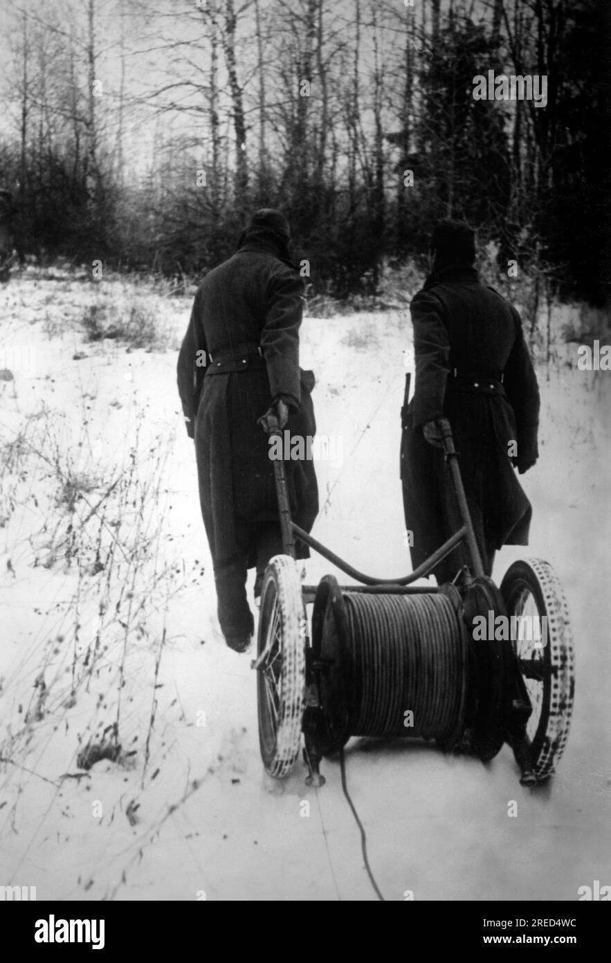 German soldiers laying telephone cables on the front line outside ...