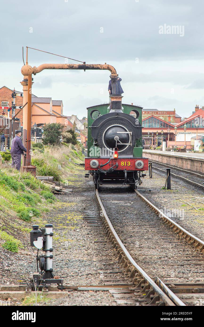 Great Western 813 steam locomotive in the sidings at Kidderminster ...