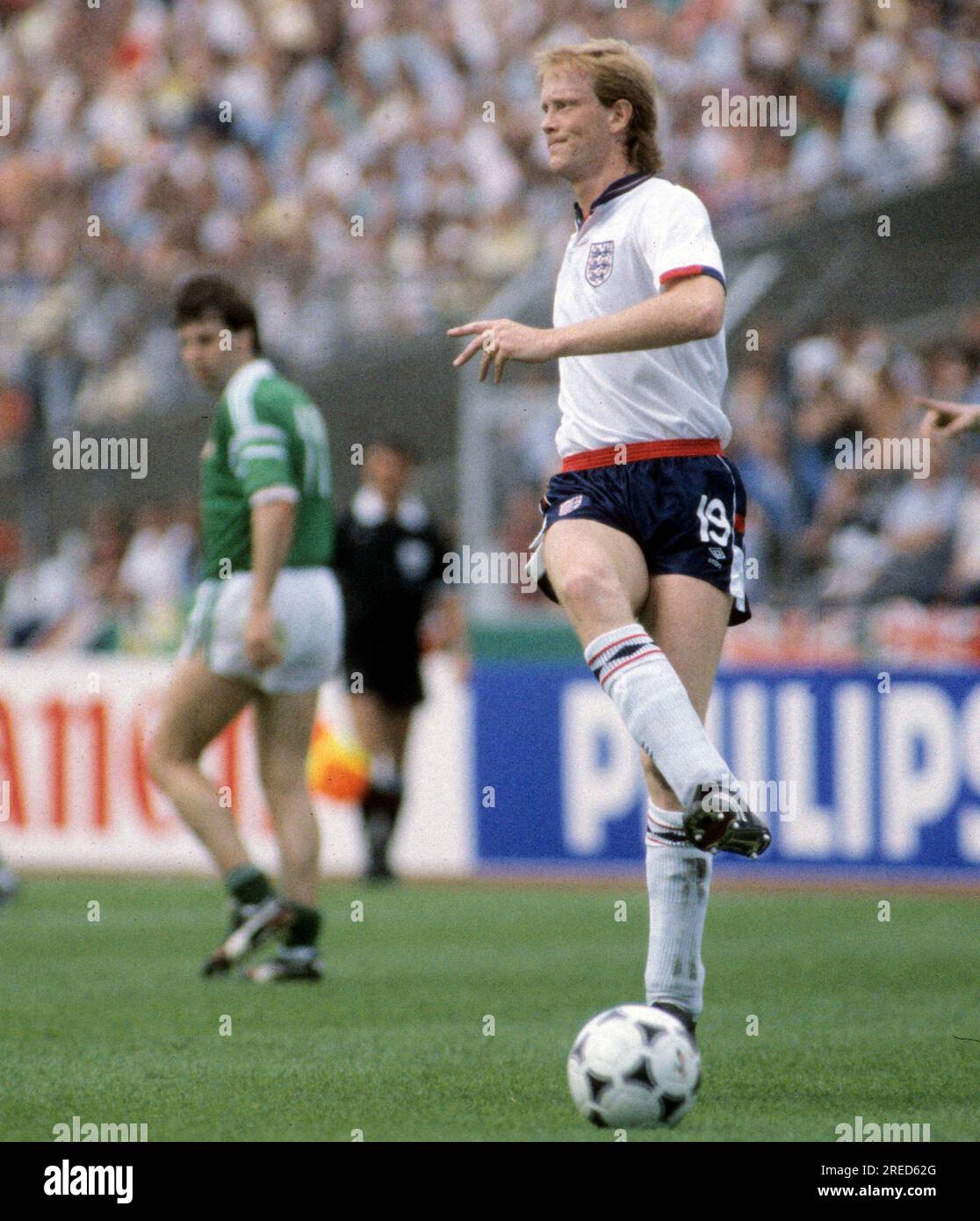 FB EM 1988 / England - Ireland 0:1 / Mark Wright, action [automated ...